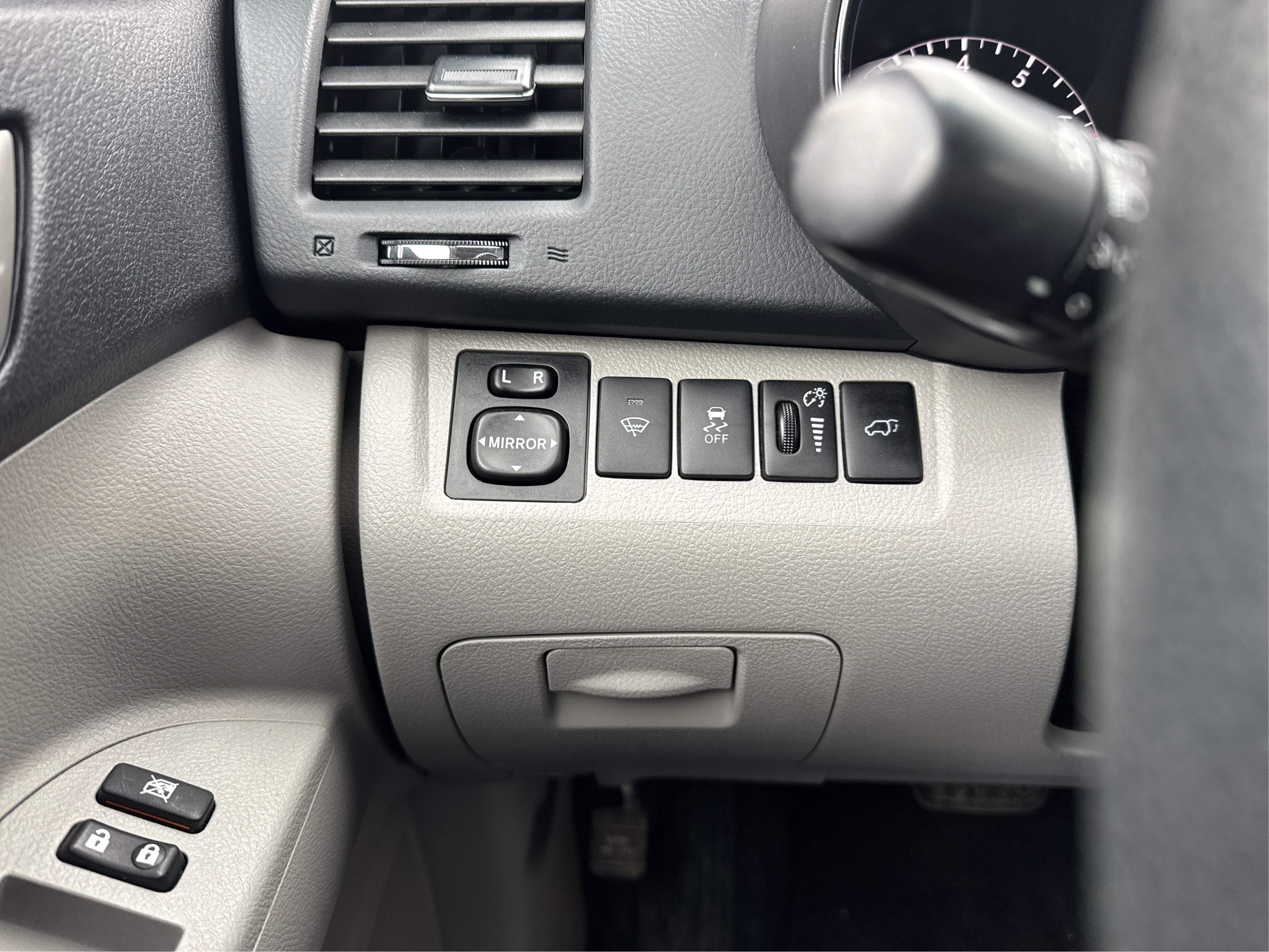 2013 Toyota Highlander 4WD - Karmann Fine Cars